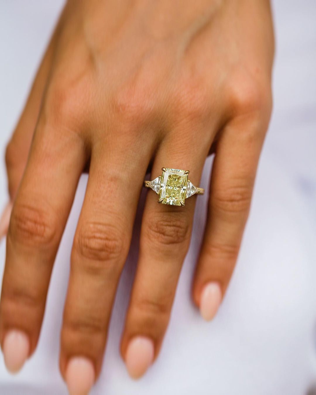 Canary yellow moissanite store